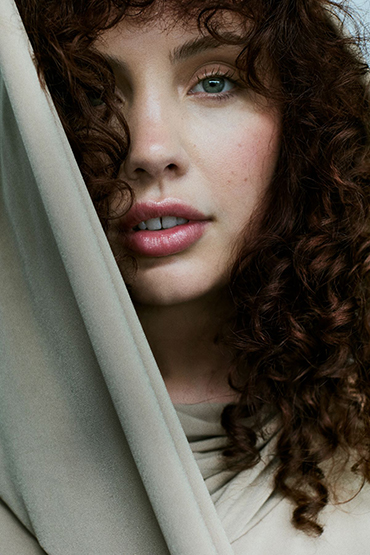 Maddy Barker - Vivien’s Models